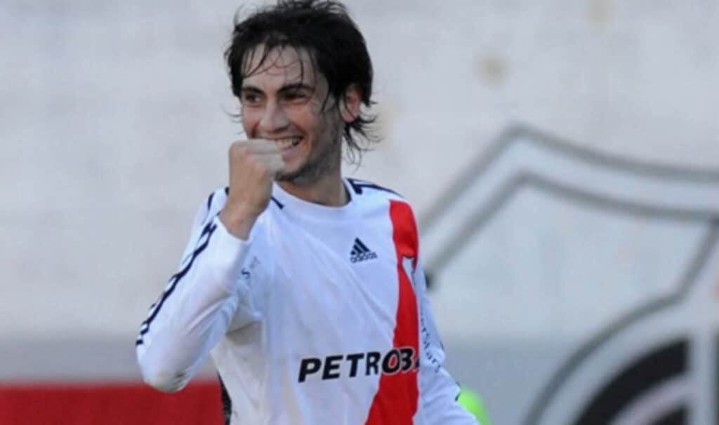 ¿Te acordás de él? La curiosa nueva vida de Robert Flores tras su paso ...