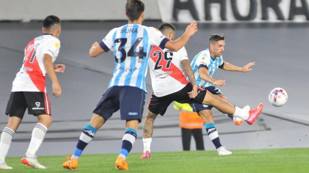 El campeón festeja en el Monumental: hora, formaciones y cómo ver River ...