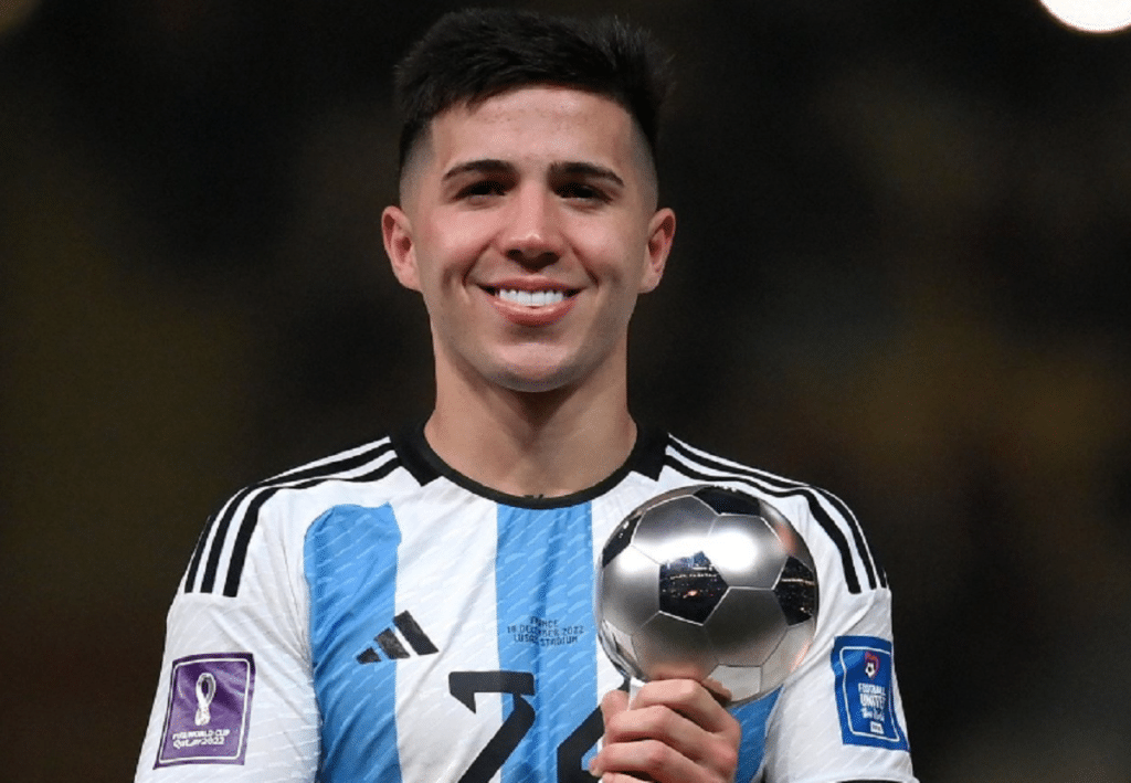 Video: Enzo Fernández cantó la nueva versión del hit de la Selección ...