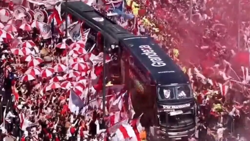 Video: la increíble despedida de los hinchas de River en la previa al ...